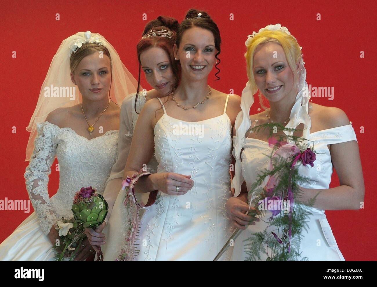 (dpa) - Models in wedding gowns pose at the marriage fashion fair in ...