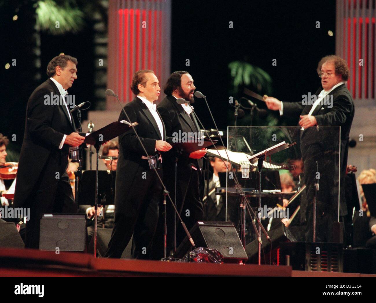 Pavarotti, carreras and domingo hi-res stock photography and images - Alamy