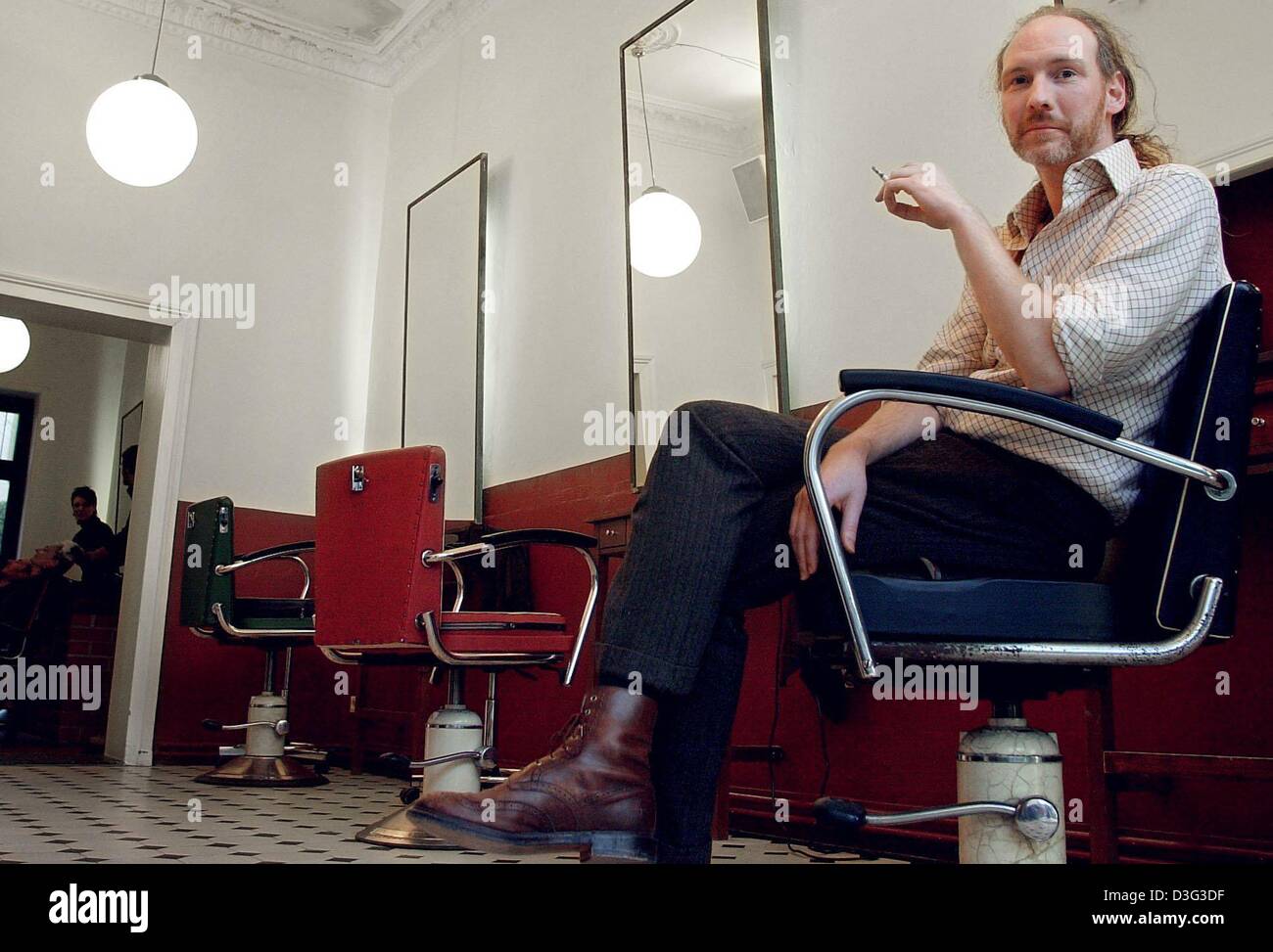 Lifestyle leisure lif fashion hairdresser barber coiffeur hair smoking ...