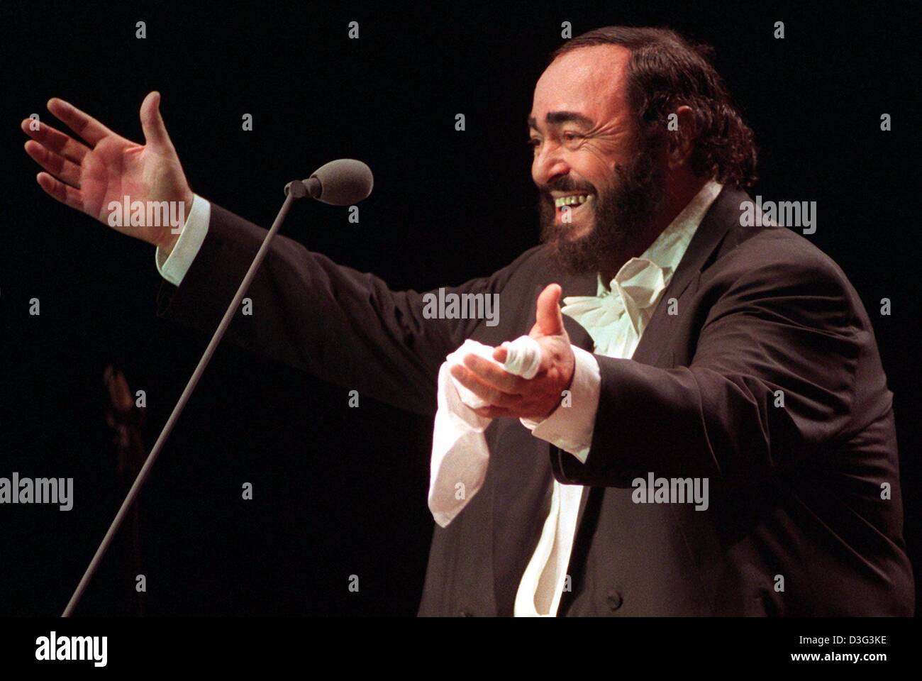 Pavarotti hi-res stock photography and images - Alamy