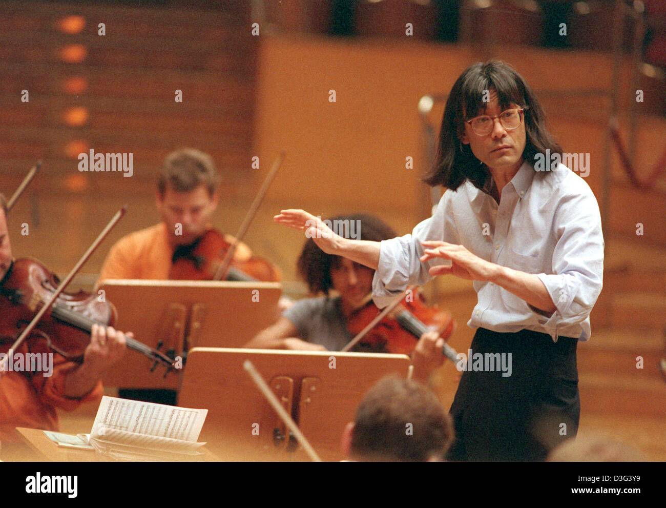 (dpa) - California-born conductor Kent Nagano is rehearsing with the ...