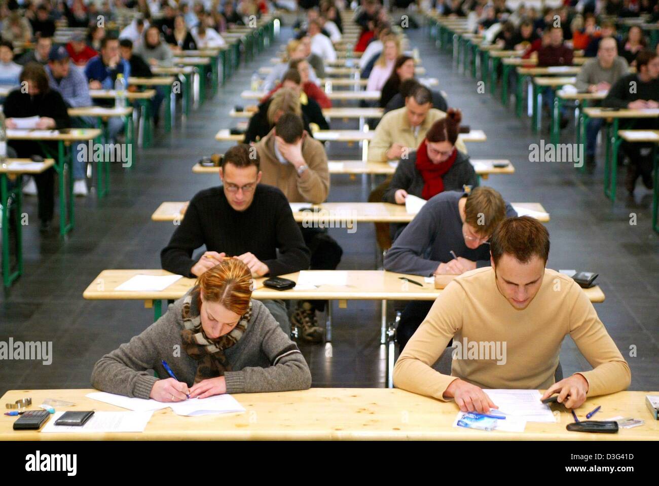 Students take exams university hi-res stock photography and images - Alamy