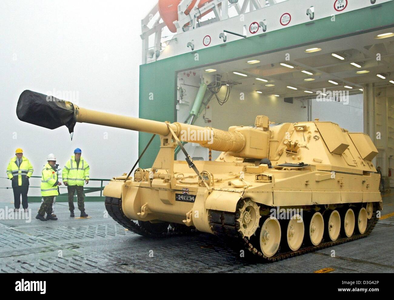 (dpa) - A British AS90 self-propelled howitzer painted in sand colours is loaded unto the ...