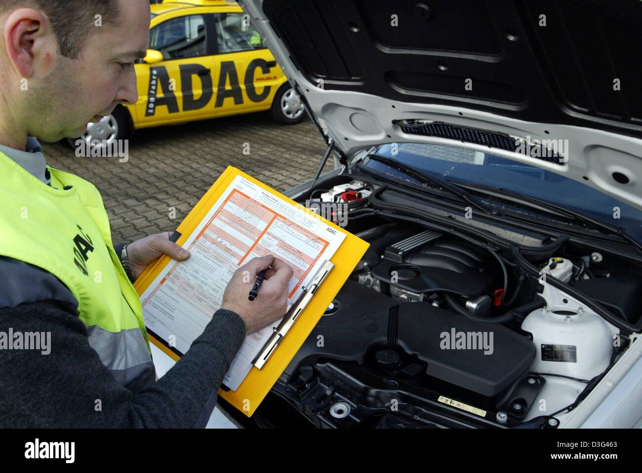 (dpa) - Car mechanic Ulrich Girbinger of the German auto club ADAC ...