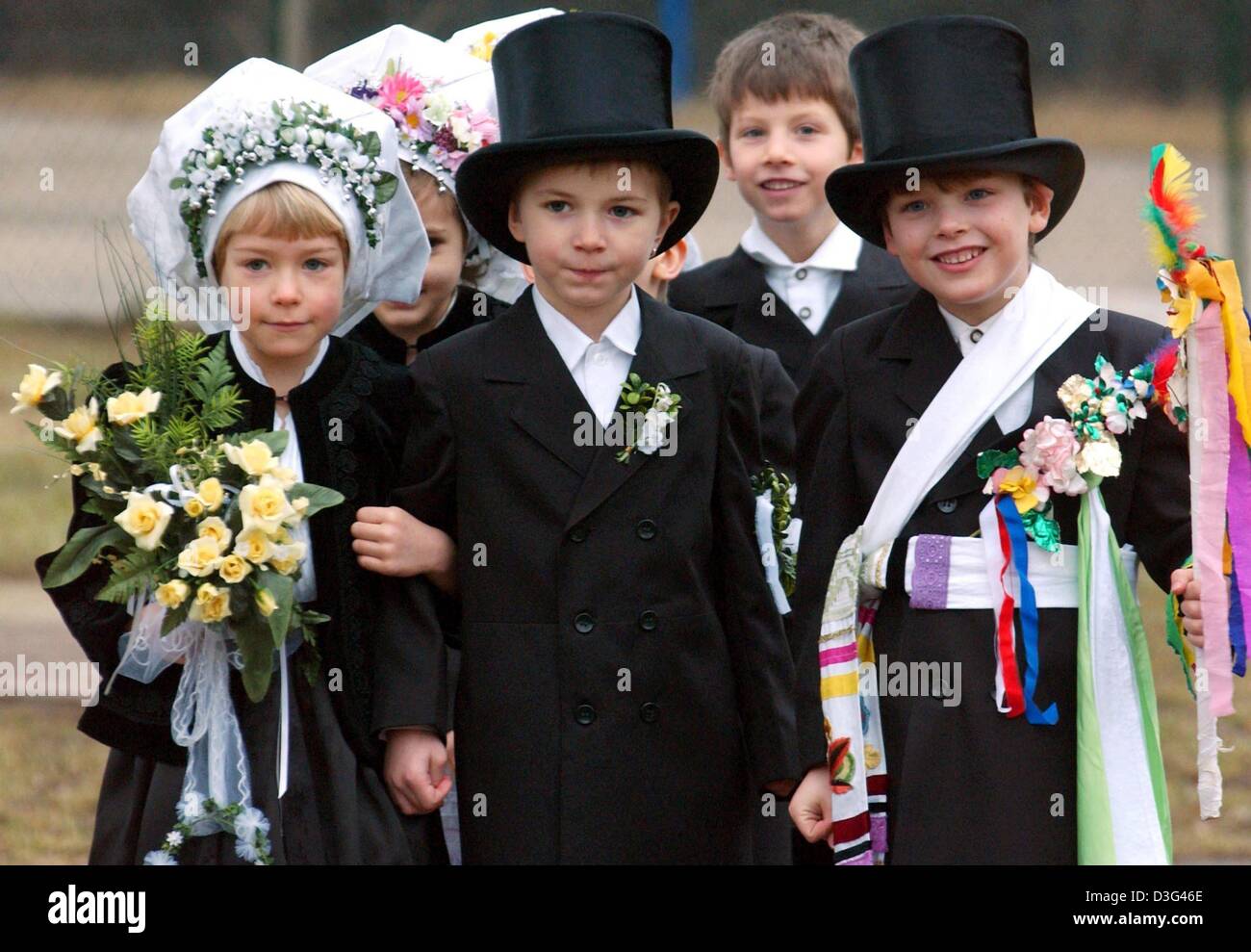Bridegroom in traditional clothes hi-res stock photography and images ...