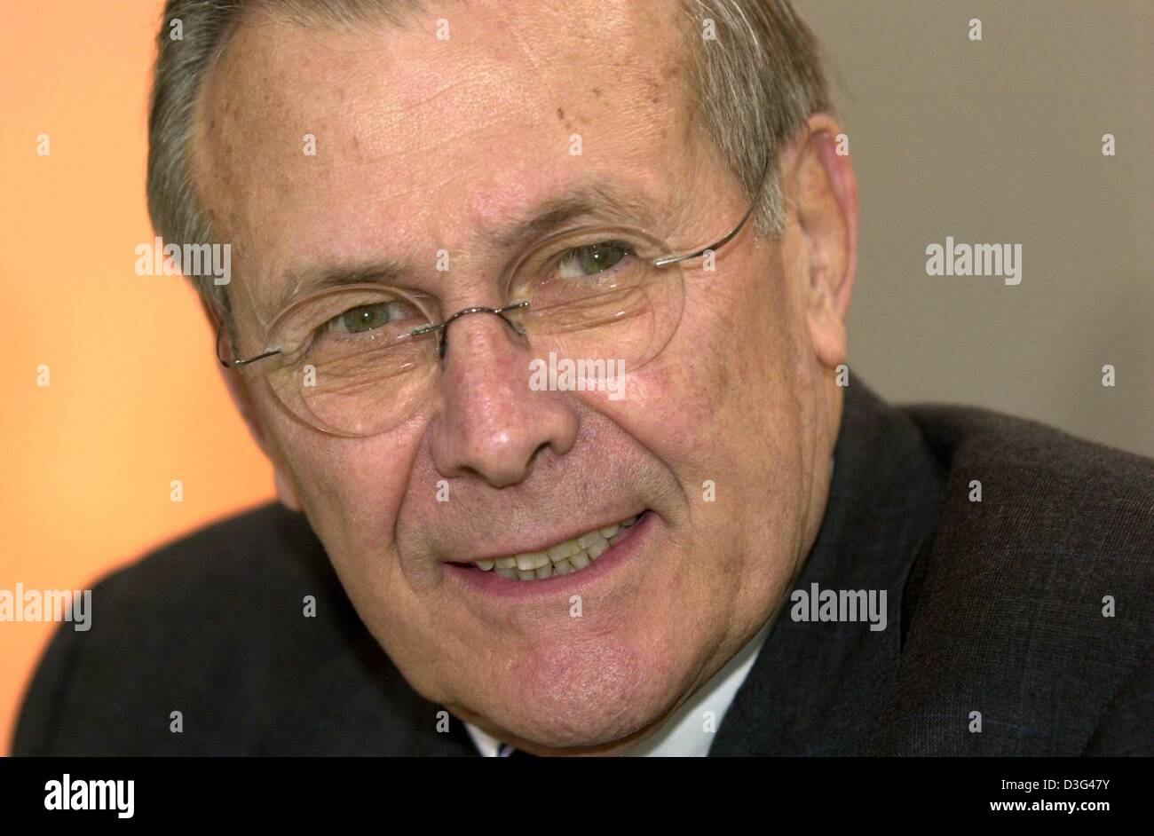 (dpa) - US Defence Minister Donald Rumsfeld pictured during the 39th ...