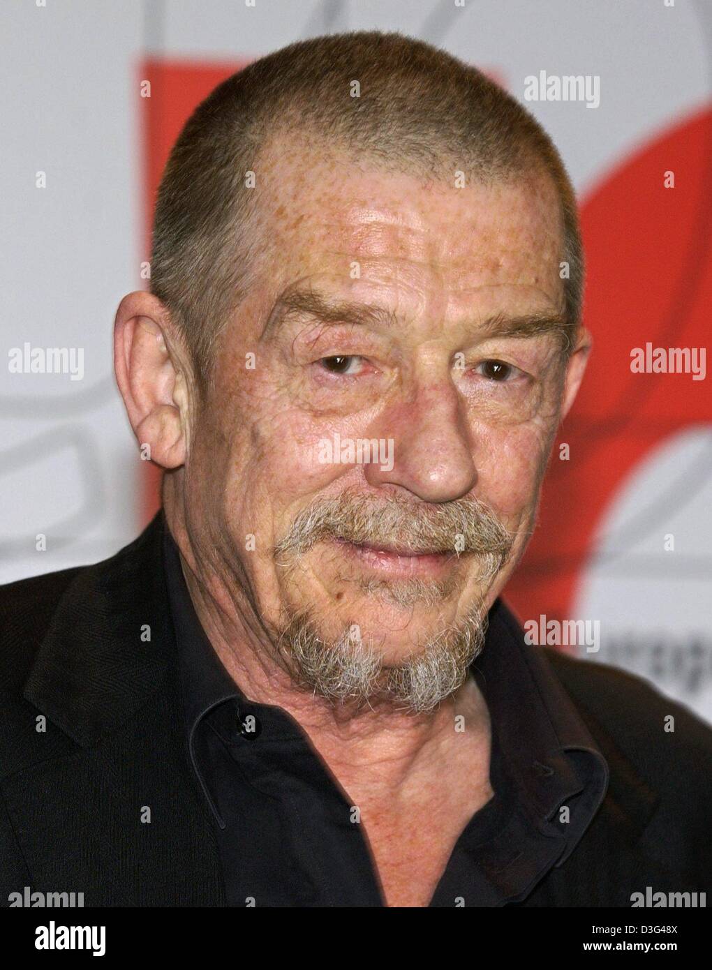 (dpa) - British actor John Hurt ('Heaven's Gate') presents his latest ...