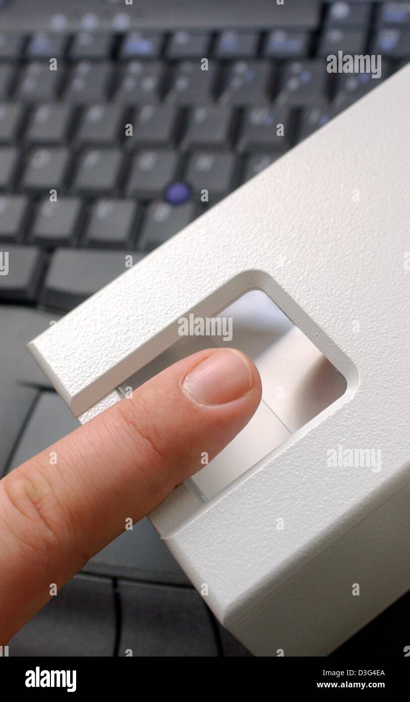 Mobile fingerprint scanner police hi-res stock photography and images ...