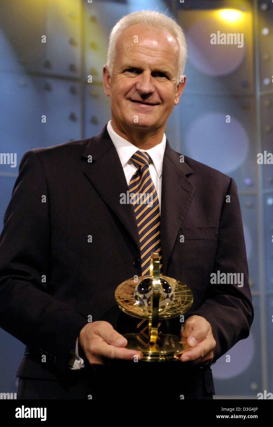 (dpa) - Bernd Stange, the German coach of the Iraqi national soccer ...