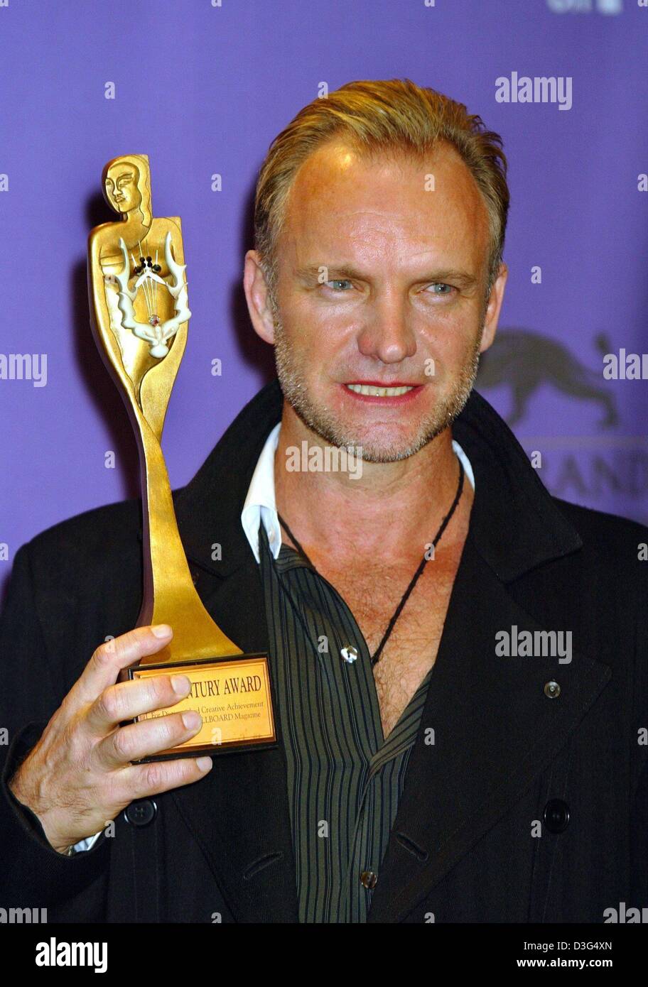Billboard award trophy hi-res stock photography and images - Alamy