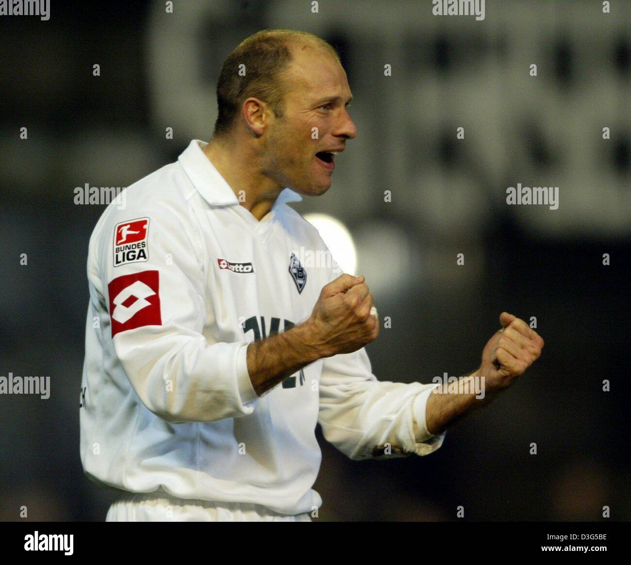 (dpa) - Gladbach's forward Arie van Lent cheers after scoring the 4-2 ...