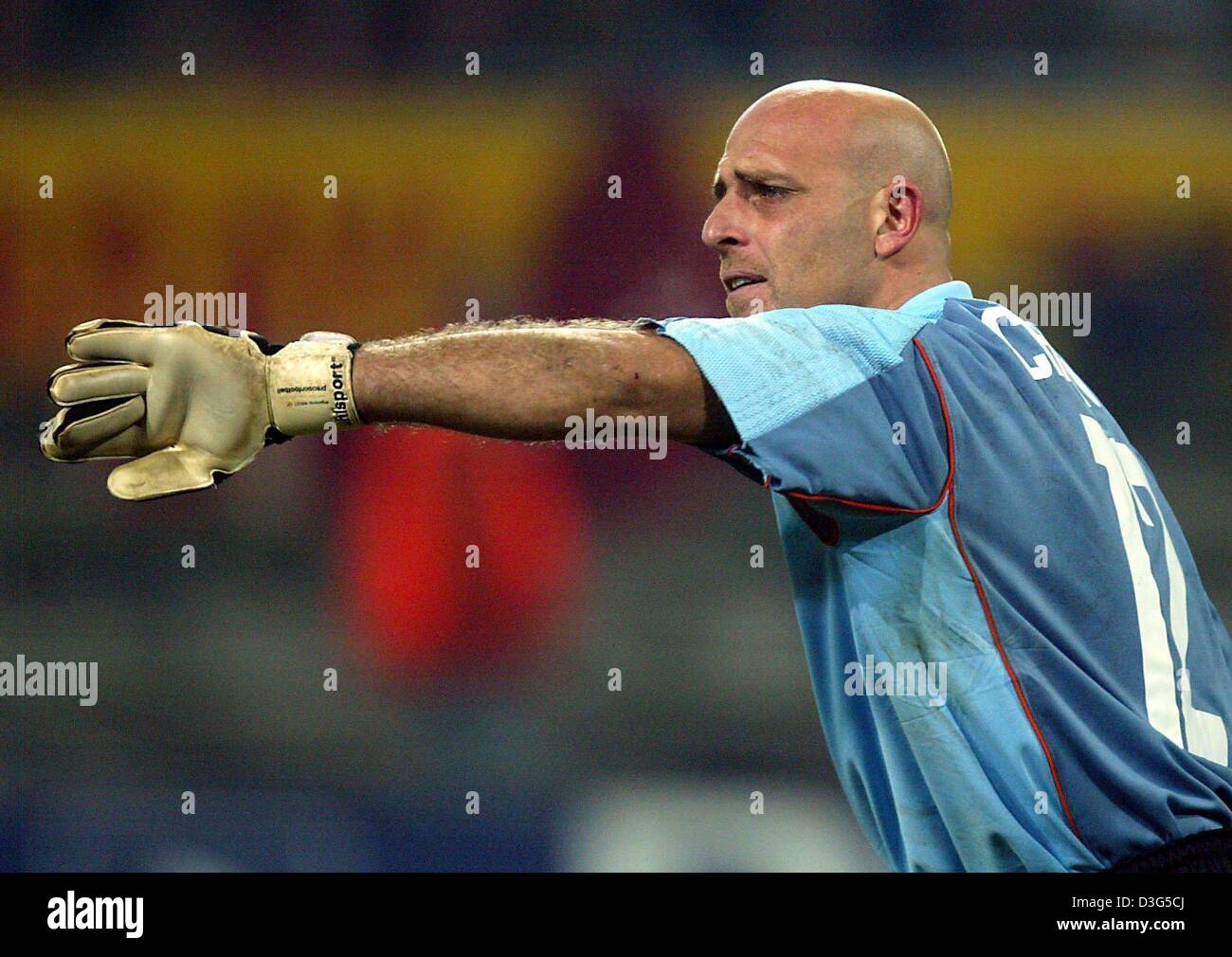 (dpa) - Turin's goalkeeper Antonio Chimenti gestures during the ...