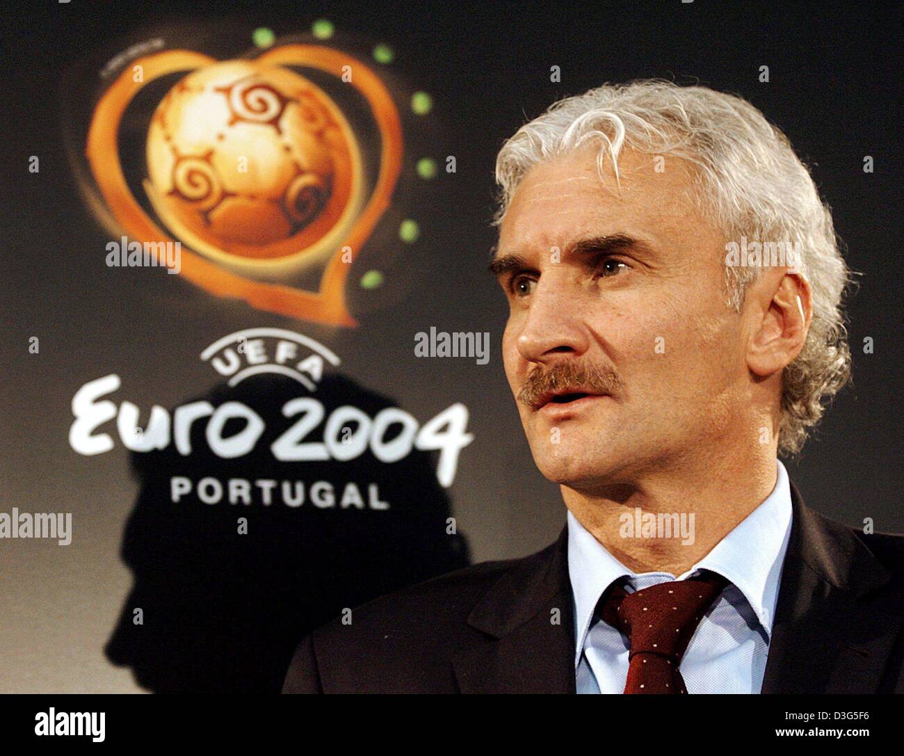 (dpa) - German national soccer team coach Rudi Voeller stands in front ...