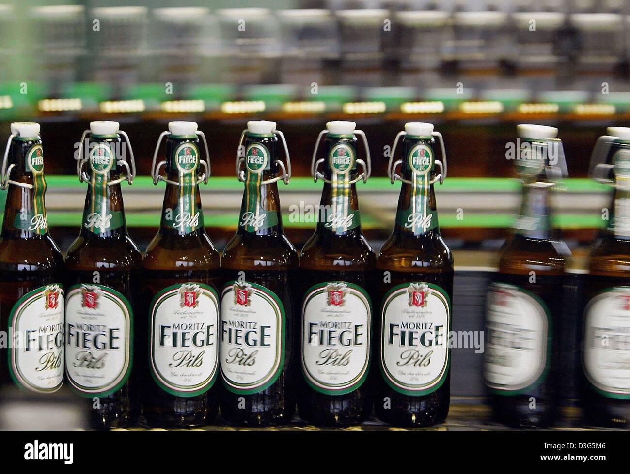 (dpa) - Beer bottles with an old-fashioned clamp lid are filled in the ...