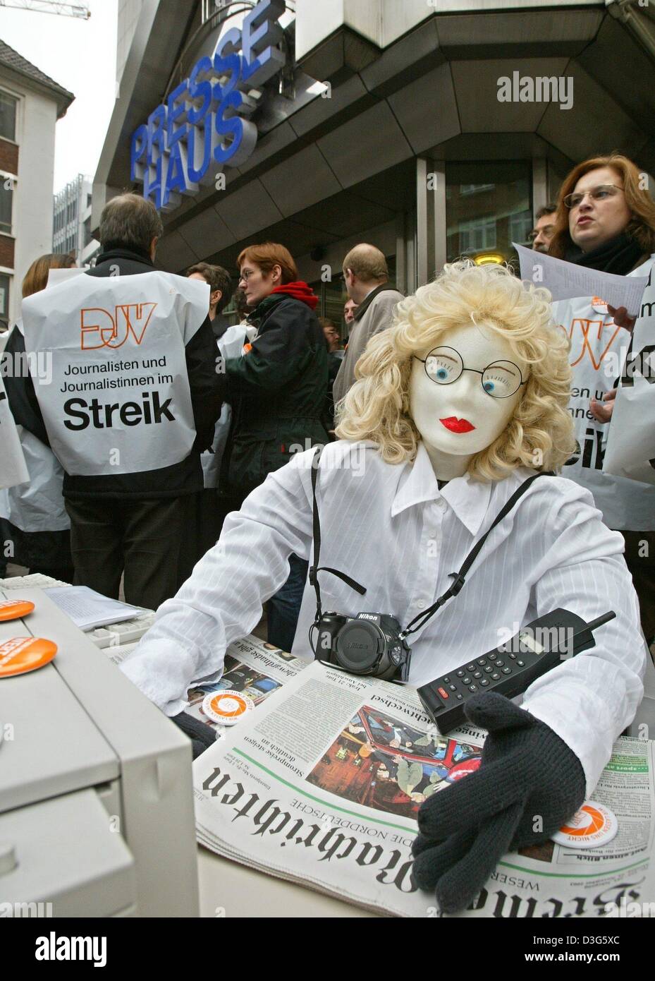 (dpa) - A group of journalists, wearing plastic waistcoats which read ...