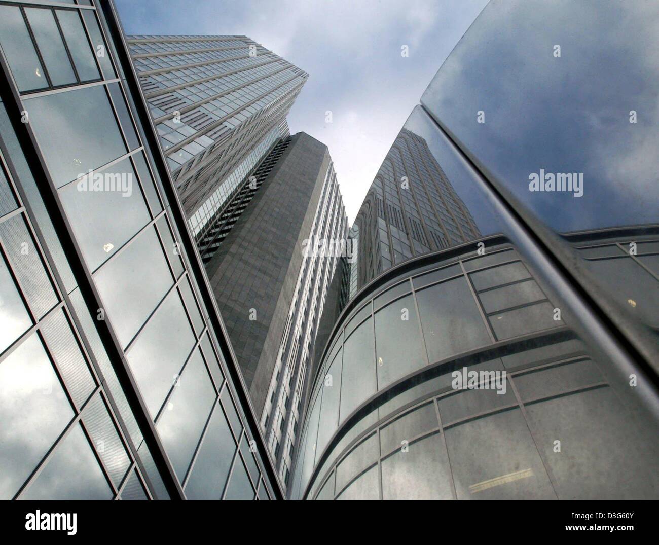 (dpa) - The high-rise of the European Central Bank (L), reflected on ...