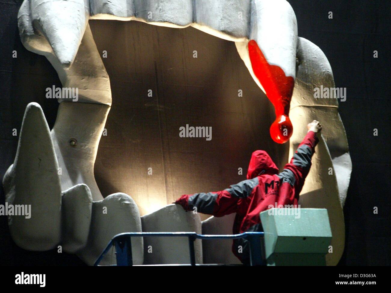 Three four metre meter hi-res stock photography and images - Alamy