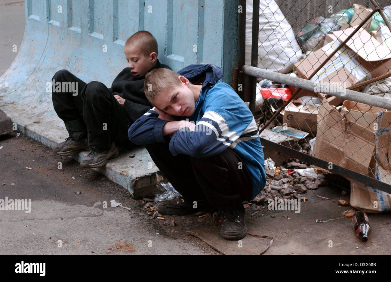 Street children russia hi-res stock photography and images - Alamy