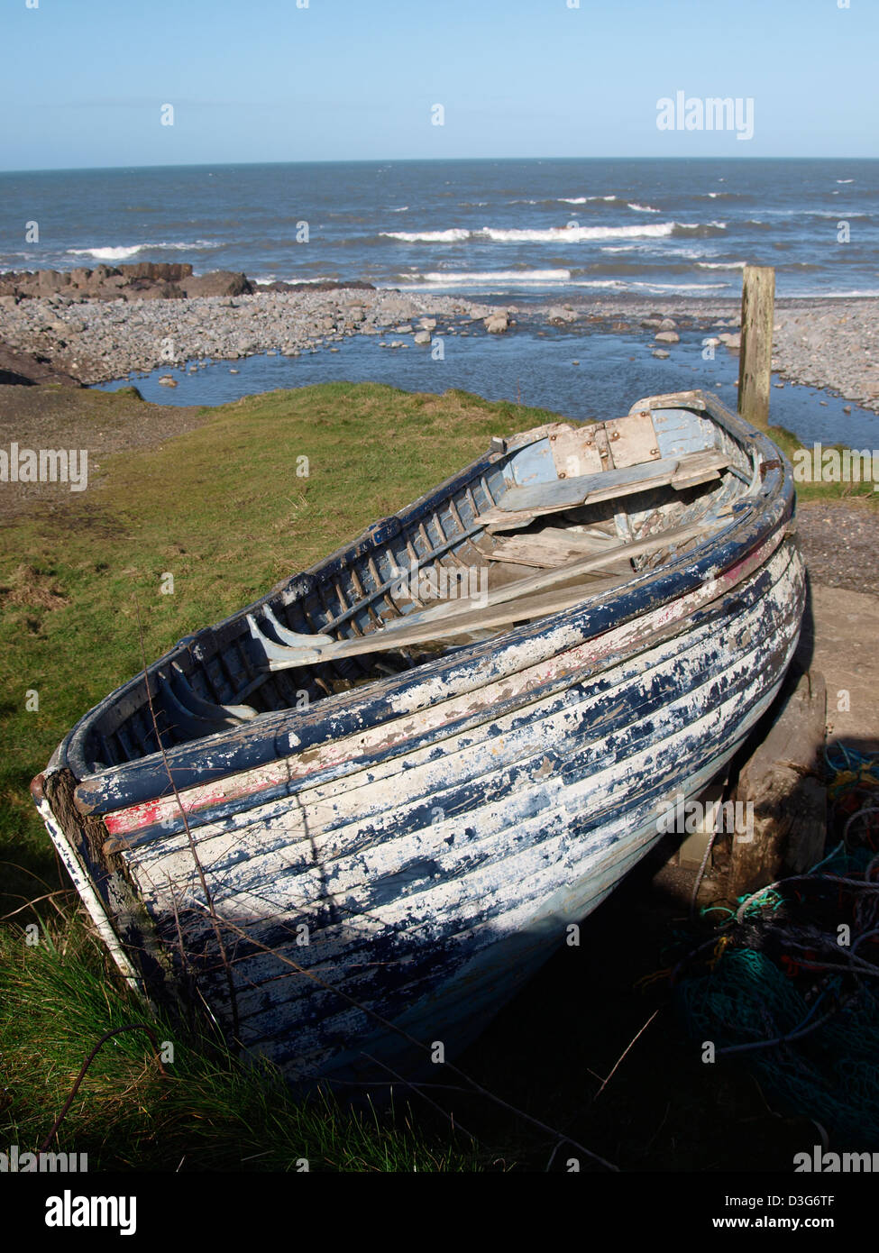 Seaside wood traditional derelict coast coastal seascape hi-res stock ...