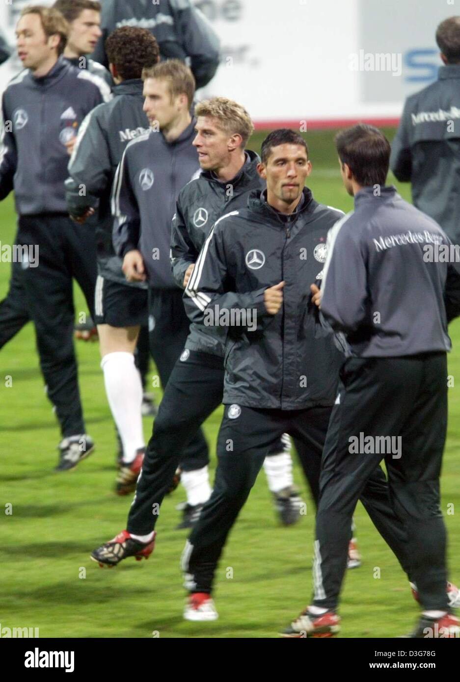 (dpa) - The players of the German national soccer team, among those are ...