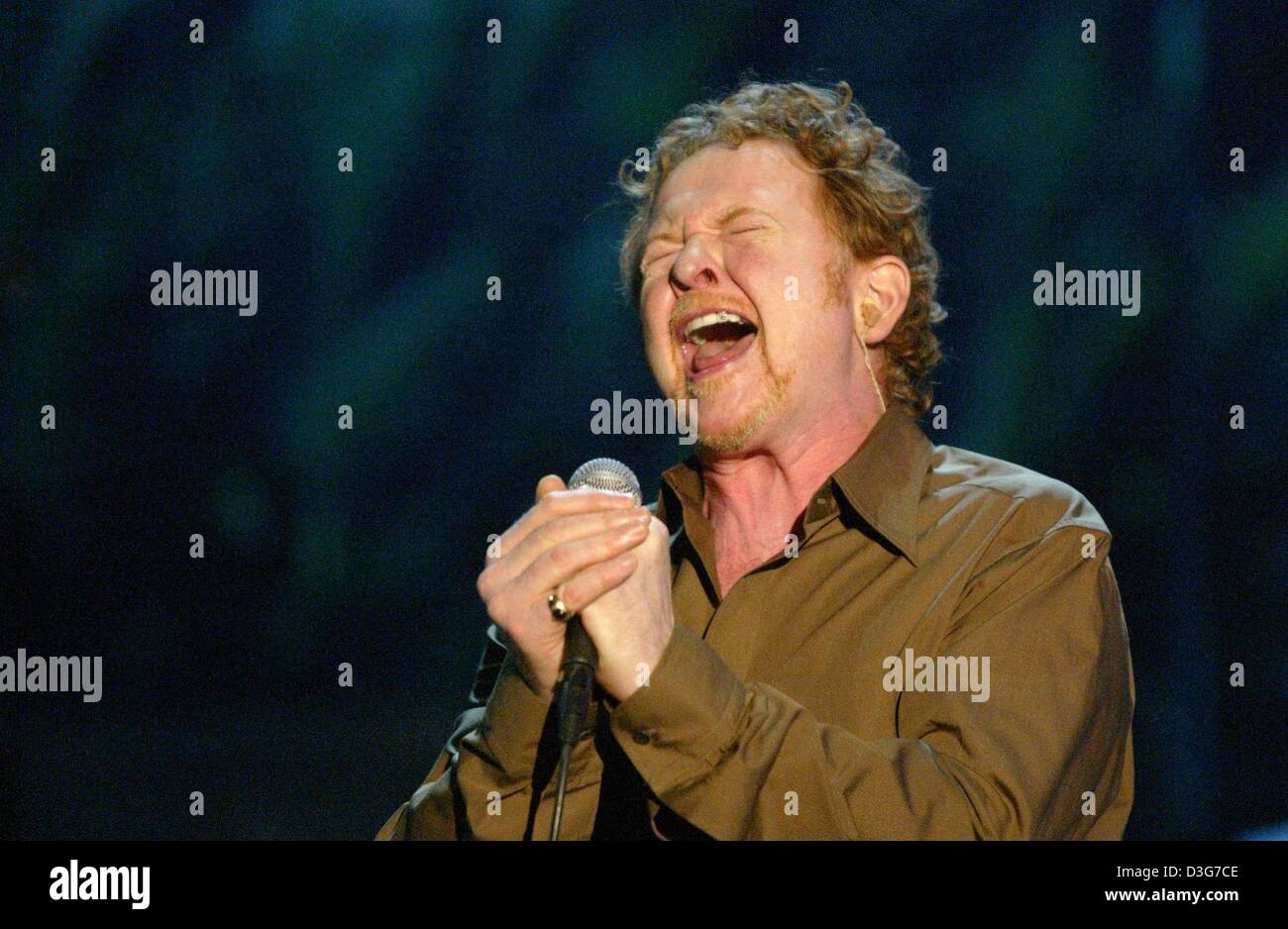 Simply red live hi-res stock photography and images - Alamy