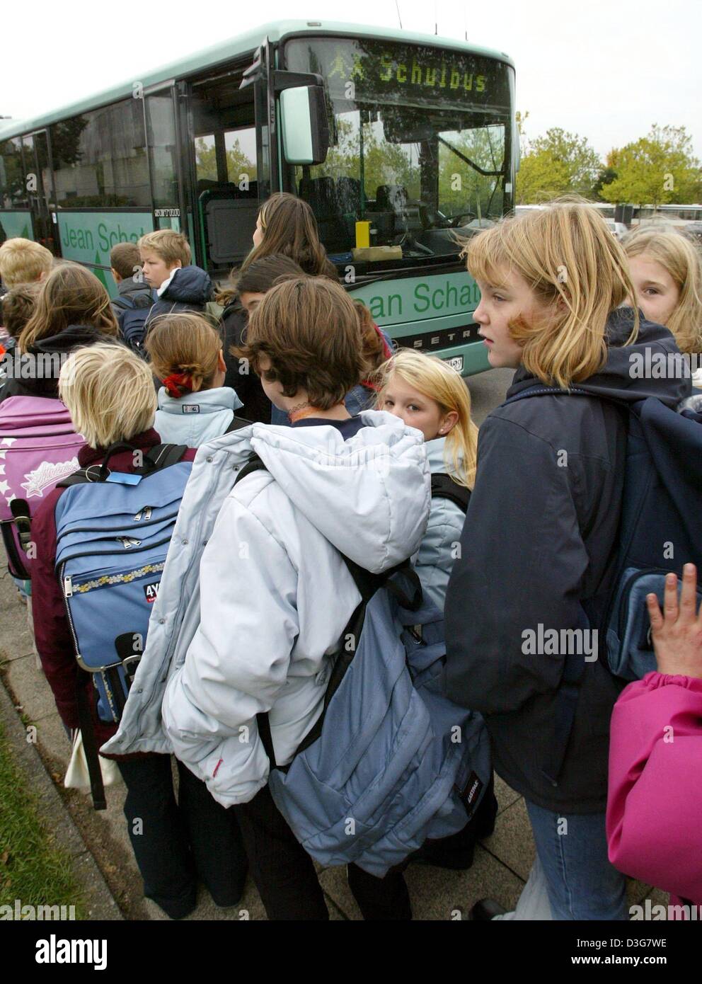 Schulbus germany hi-res stock photography and images - Alamy