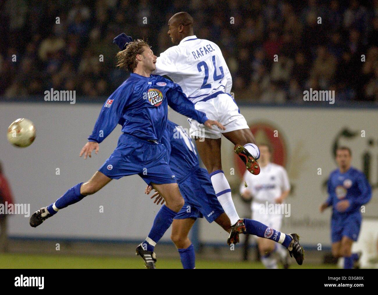 (dpa) - Berlin's forward Rafael Nando (C) from Angola plays a header ...