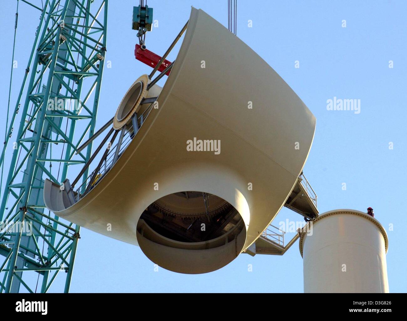 (dpa) - A crane lifts the 100 ton heavy metal cuff which will ...