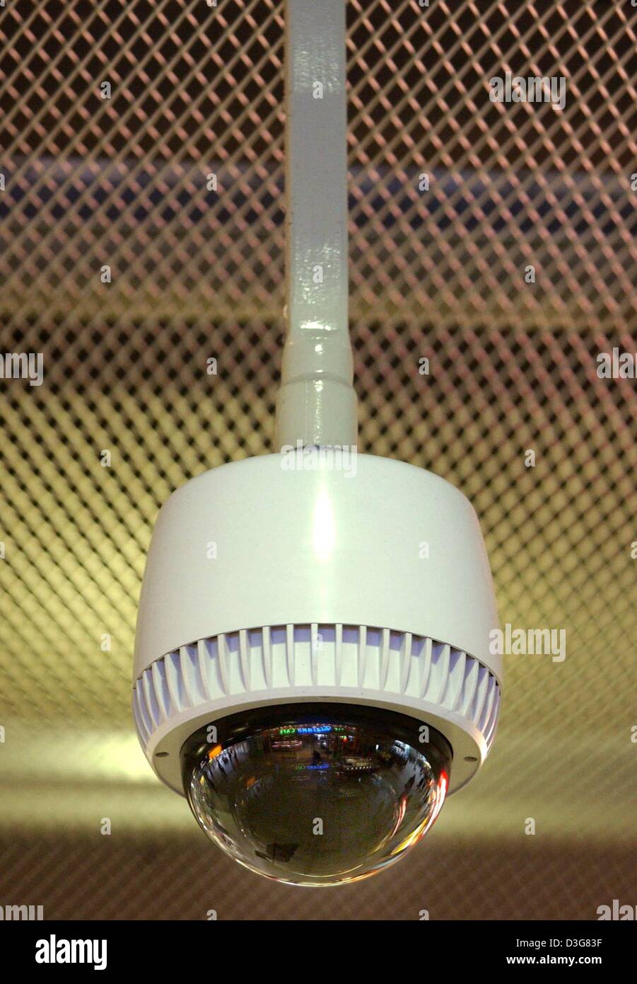 Mini cameras hi-res stock photography and images - Alamy