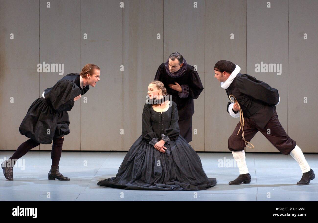 Shakespeare actors on stage hi-res stock photography and images - Alamy