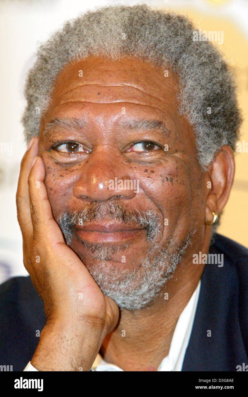 Arts culture entertainment ace cinema celebrities smiling beard gesture ...