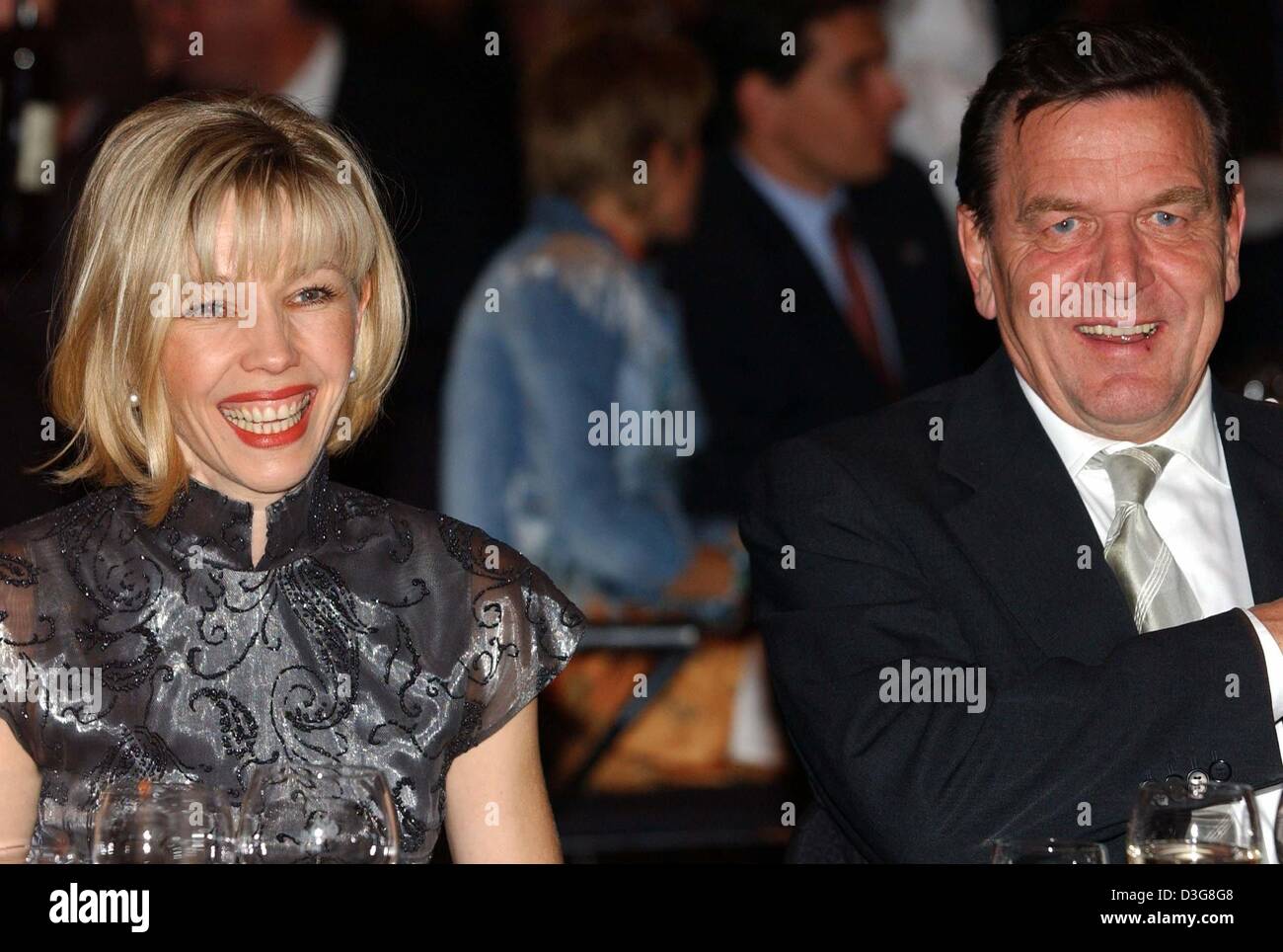 (dpa) - German Chancellor Gerhard Schroeder and his wife Doris ...