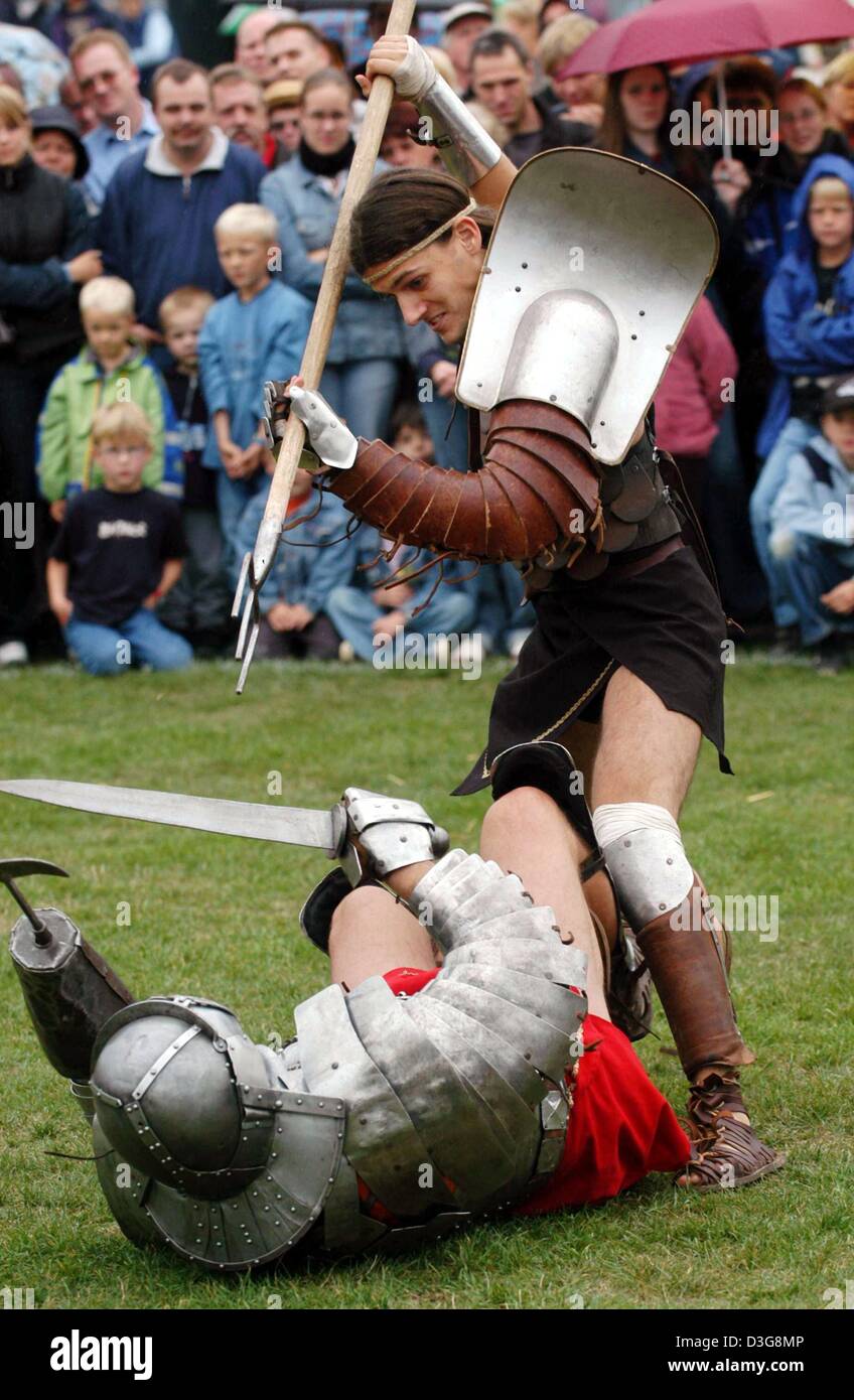 Gladiators fight hi-res stock photography and images - Alamy