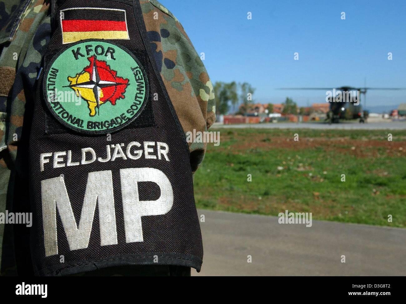 (dpa) - A German officer of the Military Police of the international ...