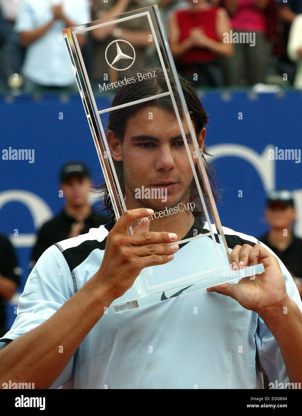 (dpa) - Spanish tennis pro Rafael Nadal presents his trophy after the ...