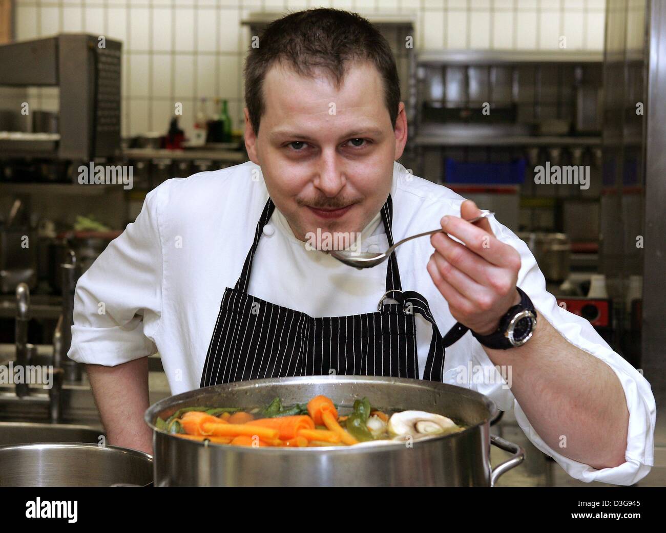 (dpa) - Christian Scharrer, chef of the Restaurant Imperial at the ...