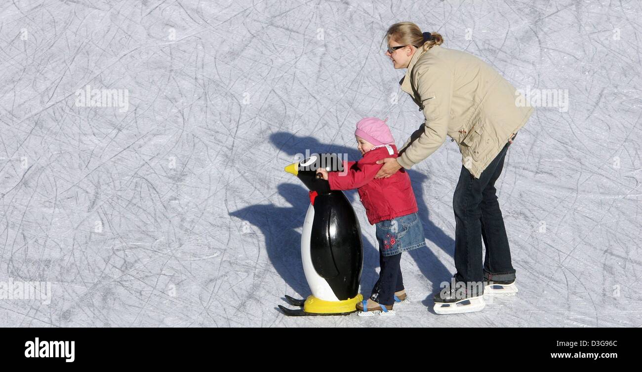 Penguin skating aid hi-res stock photography and images - Alamy