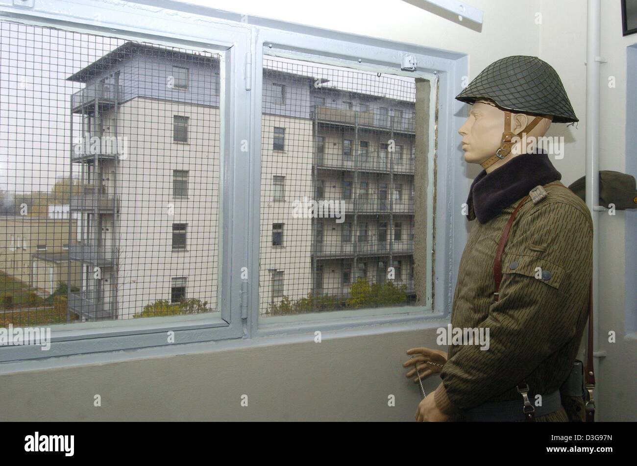 Ddr uniform police hi-res stock photography and images - Alamy