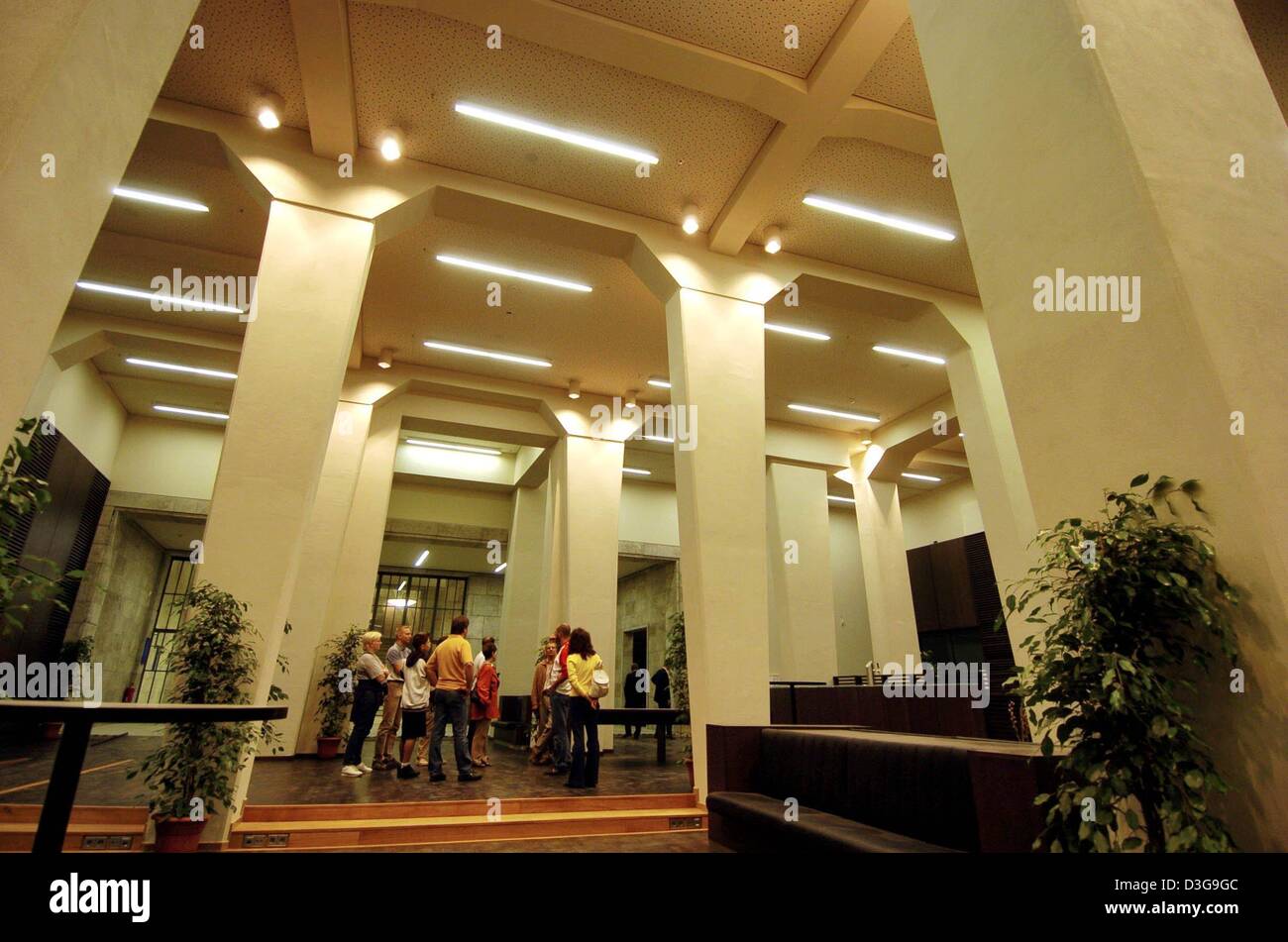 (dpa) - View of a group of visitors in the lobby of the vip area at ...