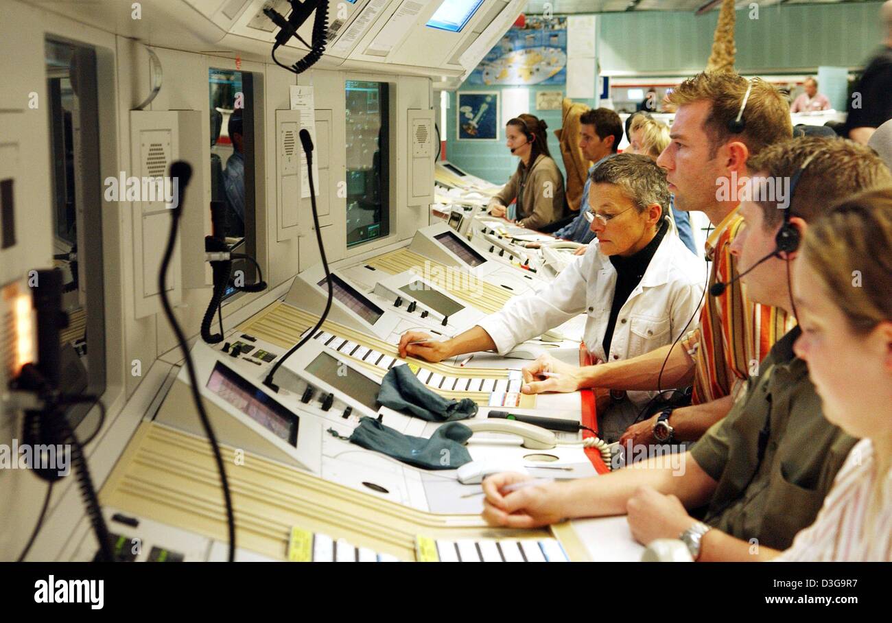 Air traffic control radar screen hi-res stock photography and images ...