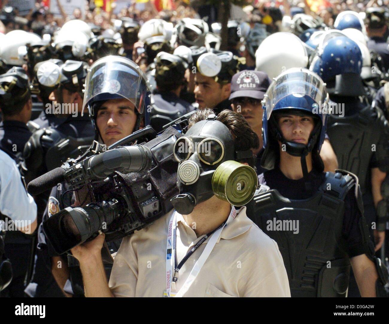 How to put on your gas mask hi-res stock photography and images - Alamy