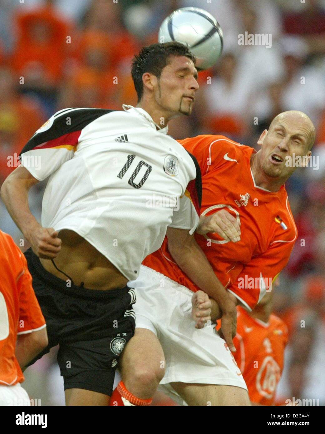 (dpa) - German forward Kevin Kuranyi (L) in a heading duel with Dutch ...