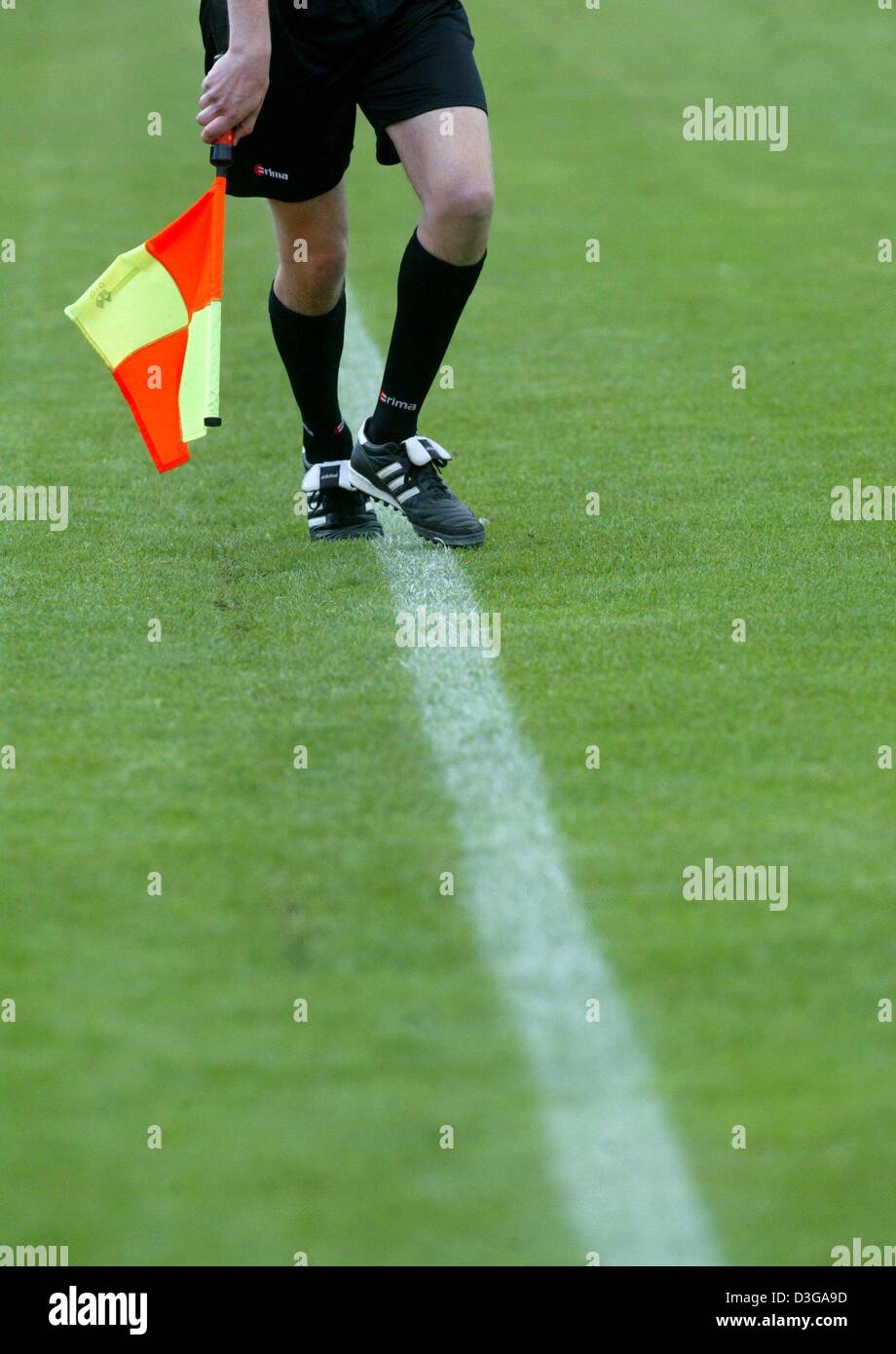 (dpa) - Linesmen always walk a thin line when they raise their flags to ...