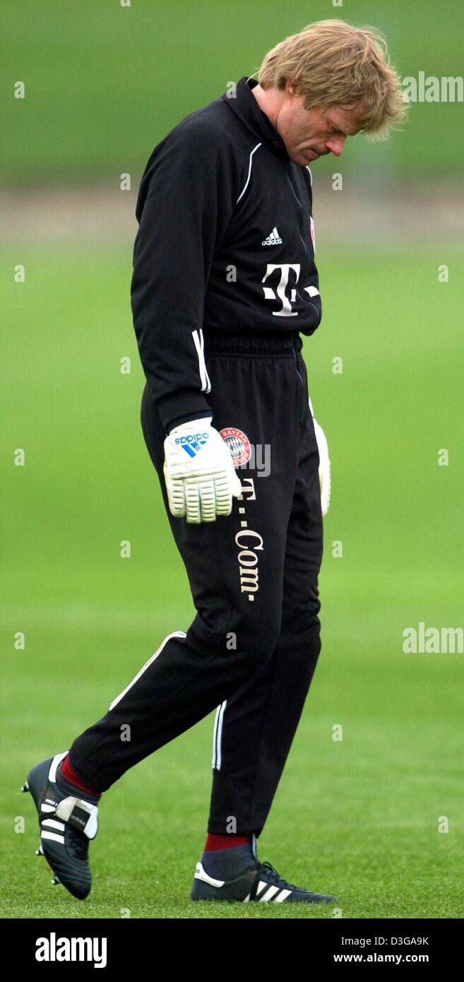 Oliver Kahn Salvar Oliver Kahn, The Goalkeeper Of Germany, Is Shown