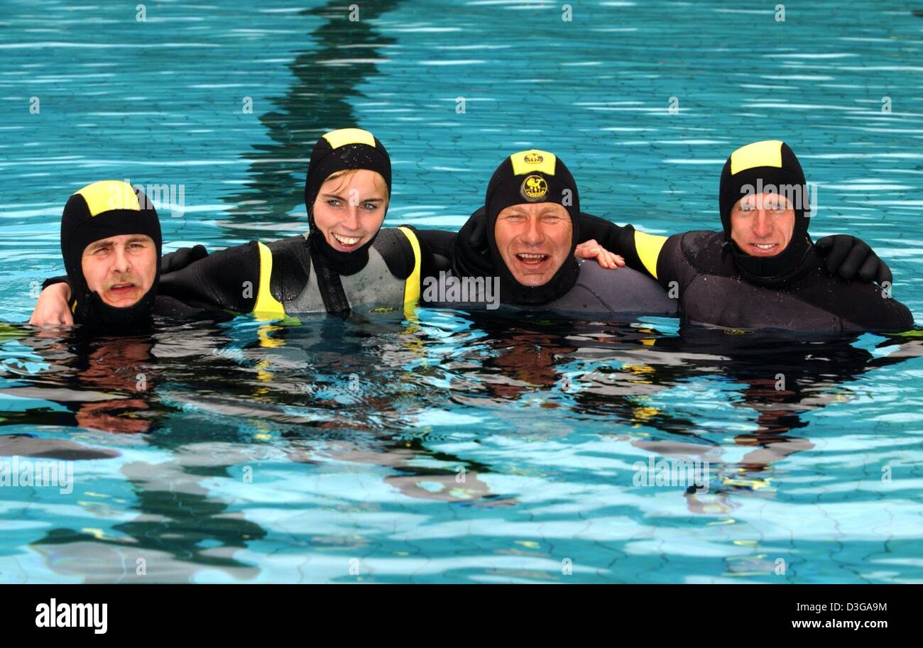 (dpa) - Extreme athlete Wolfgang Kulow (2nd from R) poses for a picture ...