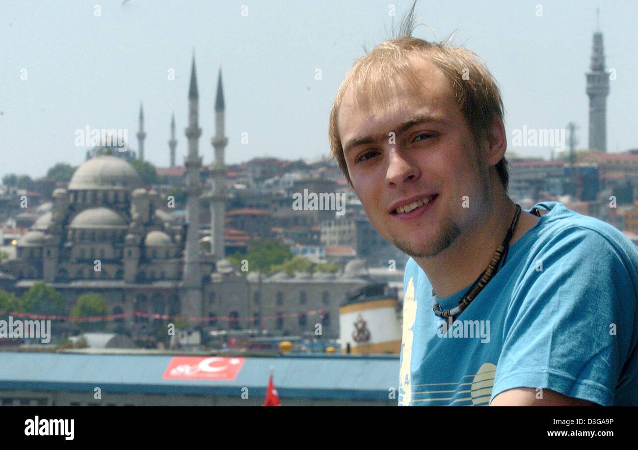 (dpa) - 22-year-old German singer Max pictured in front of the panorama ...