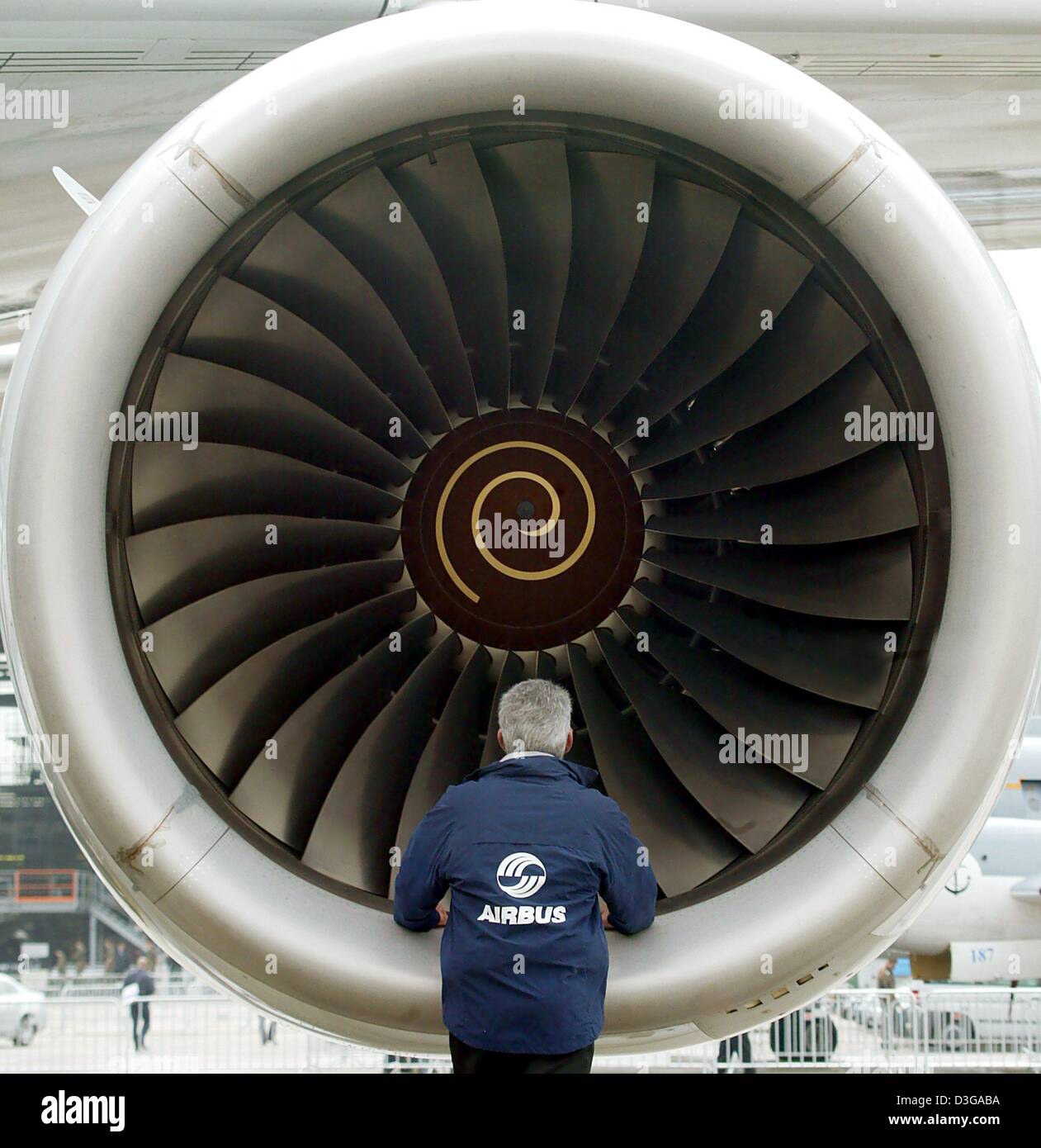 Four jet engines hi-res stock photography and images - Alamy