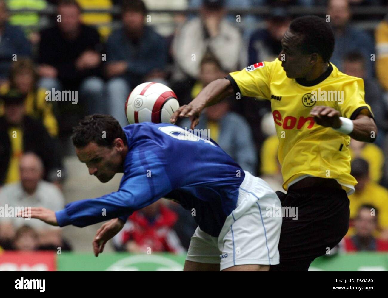 (dpa) - Rostock's Martin Max (L) struggles for the ball with Dortmund's ...