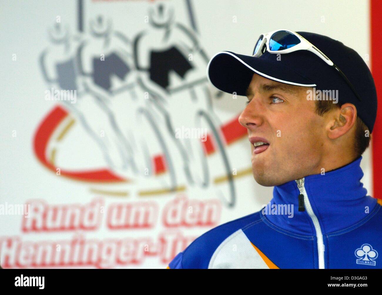 (dpa) - Dutch cycling pro Karsten Kroon of Team Rabobank waits for the ...