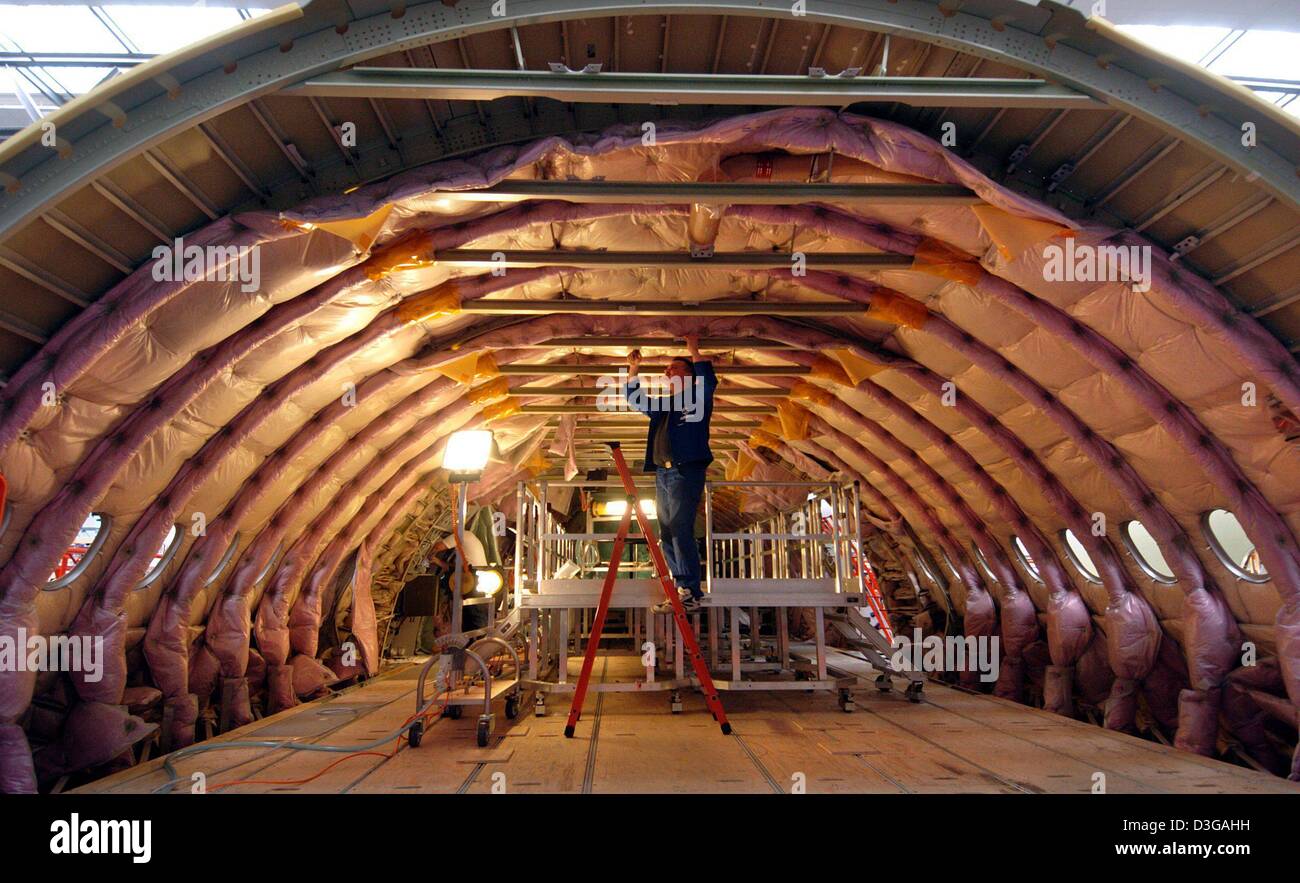 Airbus 380 interior hi-res stock photography and images - Alamy